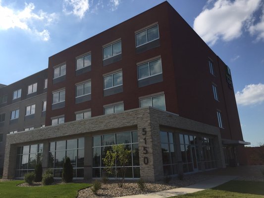 HOLIDAY INN EXPRESS & SUITES - MADISON - Updated August 2024 - 5150 ...