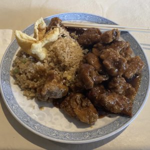 YEN CHING HOUSE - 53 Photos & 67 Reviews - 625 S Main St, Englewood, OH ...