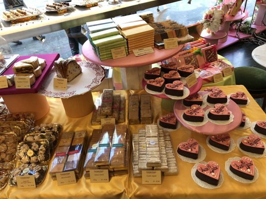 CONFISERIE TEUSCHER - Updated June 2025 - 19 Photos - Bahnhofstrasse 46 ...