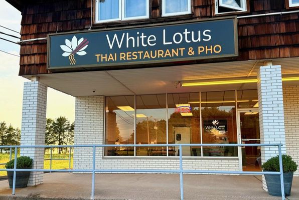 WHITE LOTUS THAI RESTAURANT & PHO - Updated December 2025 - 73 Old ...