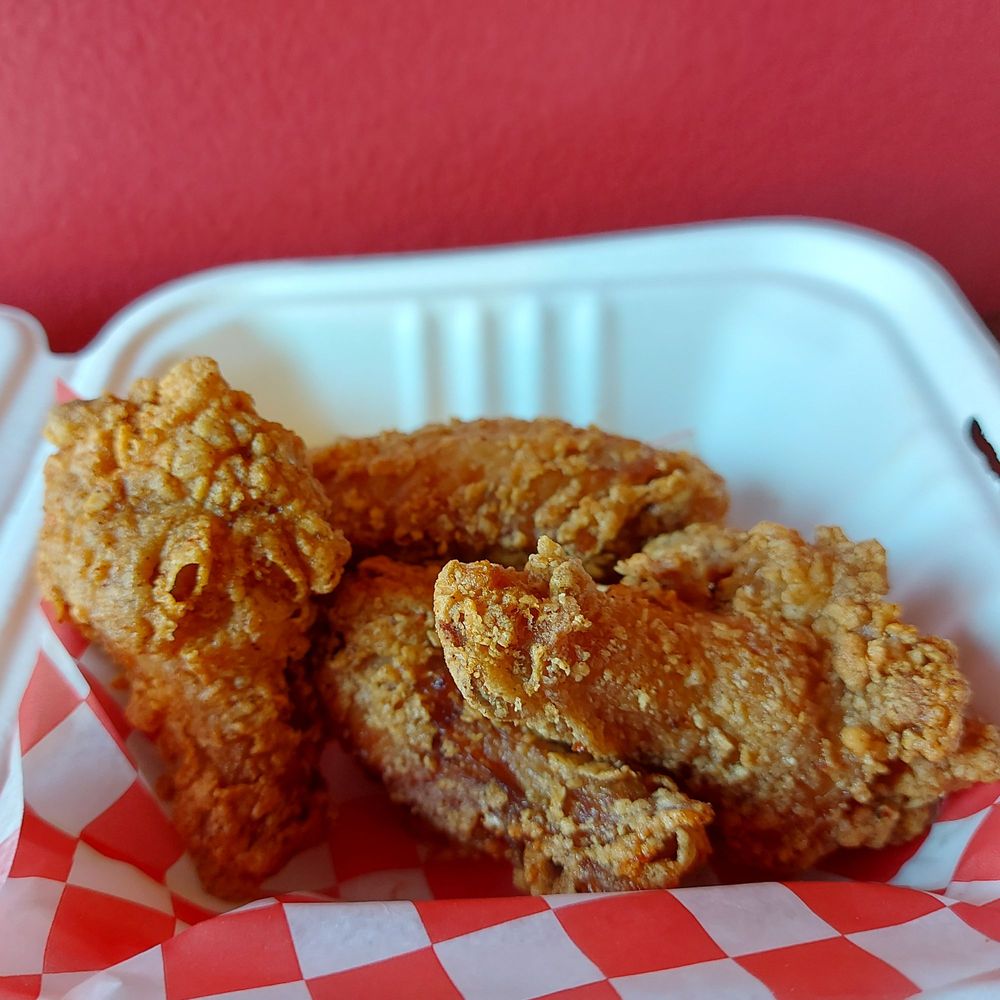 UNCLE SAL’S HOT CHICKEN - Updated March 2024 - 915 Danforth Avenue ...