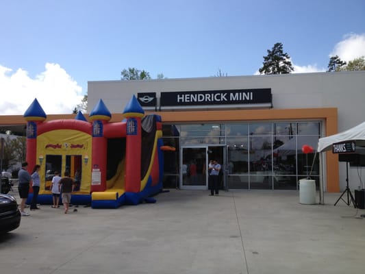 HENDRICK MINI - Updated October 2025 - 49 Photos & 77 Reviews - 7036 E ...