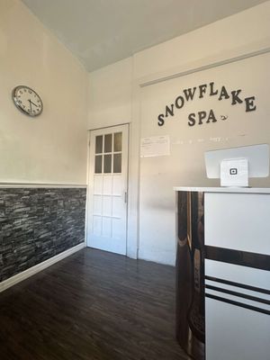 SNOWFLAKES SPA - Updated June 2026 - 22 Photos & 208 Reviews - 324 W ...