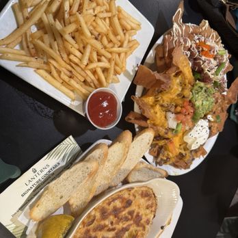 LANTERNS RESTAURANT AND TAVERN - Updated August 2025 - 687 Photos & 258 ...