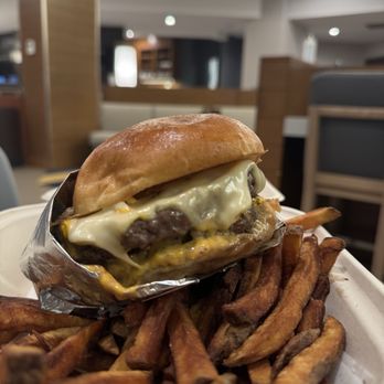 MECCA CAFE - Updated July 2025 - 595 Photos & 922 Reviews - 526 Queen ...