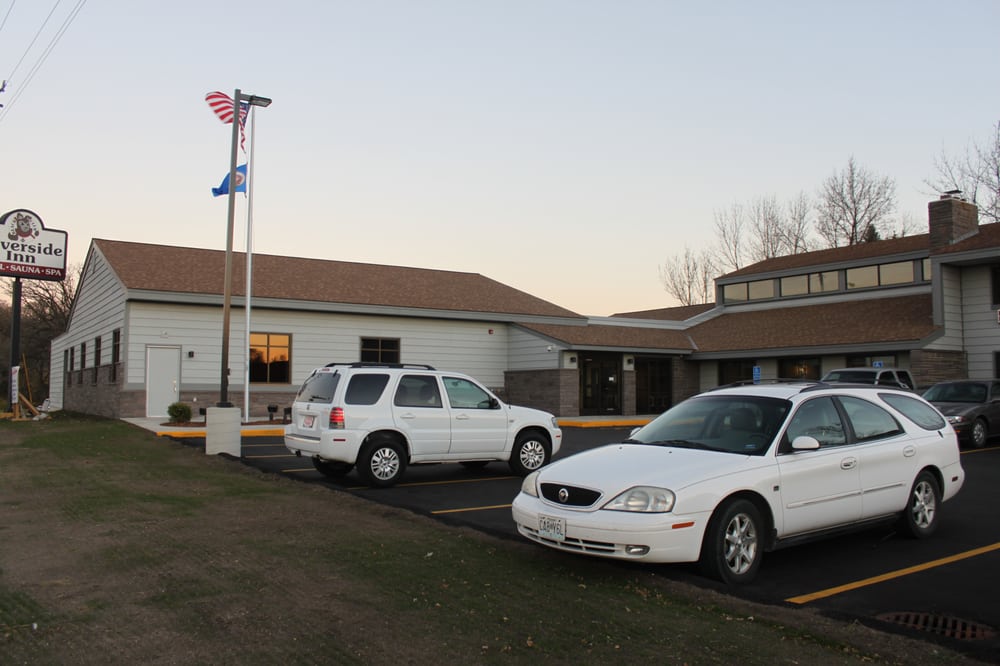 RIVERSIDE INN - Updated September 2025 - 10 Photos - 118 3rd St S, Cold ...