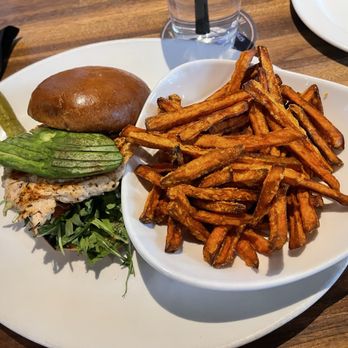 YARD HOUSE - Updated October 2025 - 1151 Photos & 1382 Reviews - 1555 ...