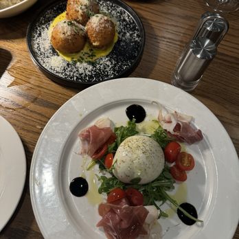 FERRARO’S KITCHEN - Updated July 2024 - 104 Photos & 117 Reviews - 322 ...