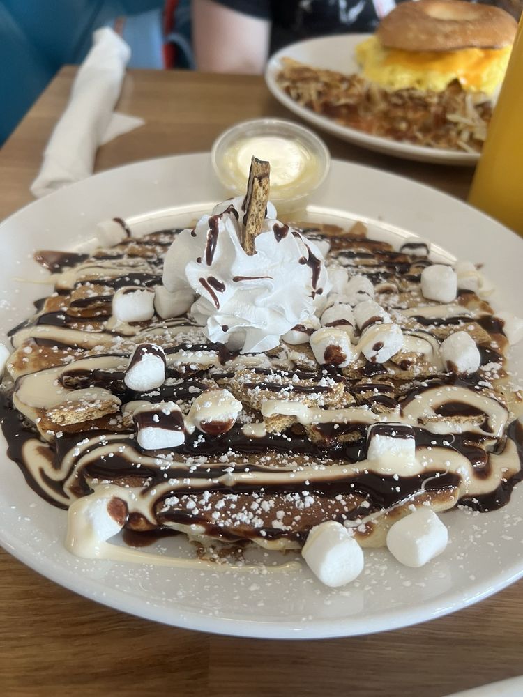 GOOD YOLK PANCAKE & CAFE - Updated September 2024 - 1009 W 9th Ave ...