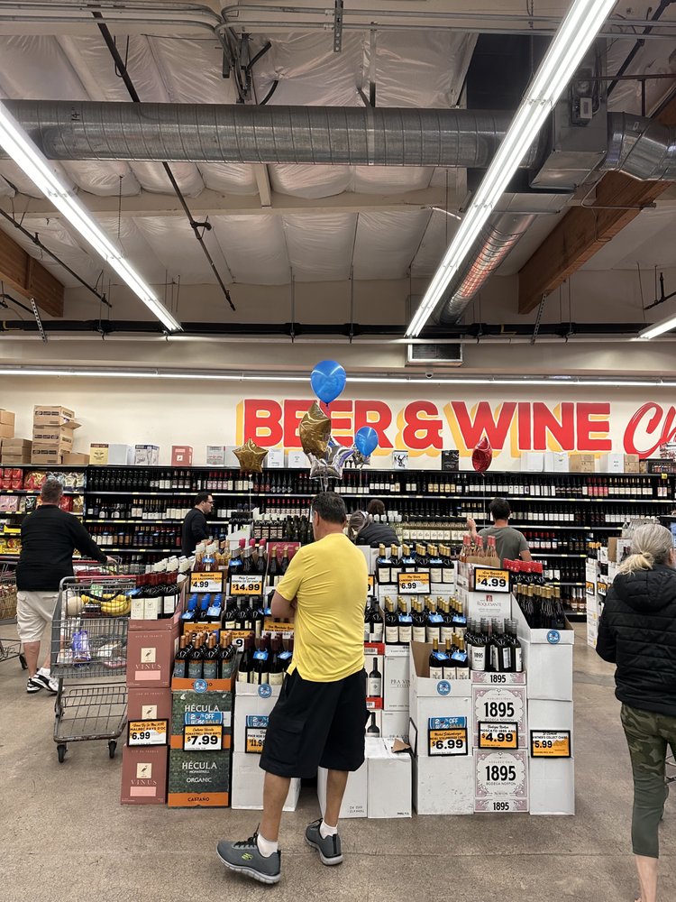 GROCERY OUTLET BARGAIN MARKET - Updated February 2025 - 103 Photos ...