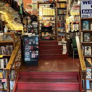 LEFT BANK BOOKS COLLECTIVE - 94 Photos & 99 Reviews - 92 Pike St ...