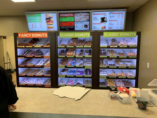 MR MAPLE DONUTS - Updated October 2024 - 25 Photos & 21 Reviews - 11717 ...