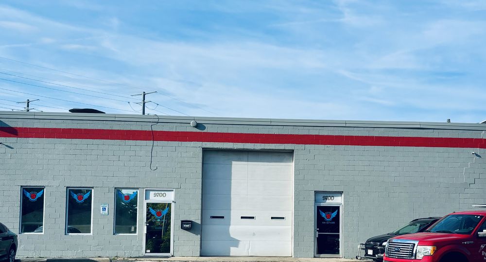 SOLOS COLLISION & GLASS - Updated December 2025 - 9700 W Schlinger Ave ...