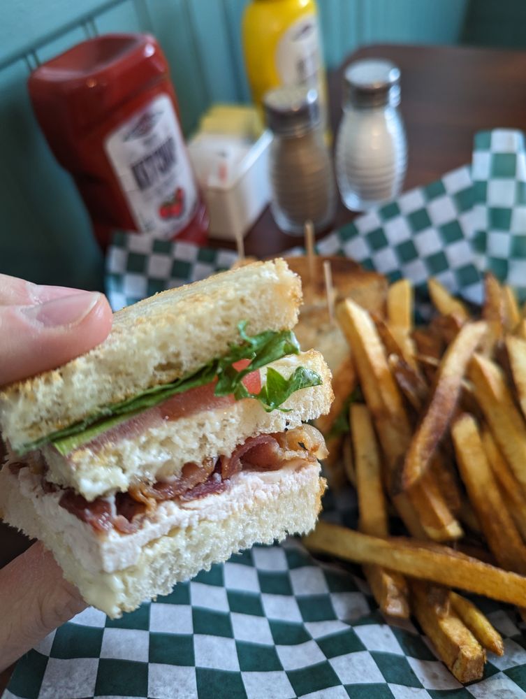 P & C’S GRILL - Updated November 2025 - 102 Main Street, Trenton, Nova ...