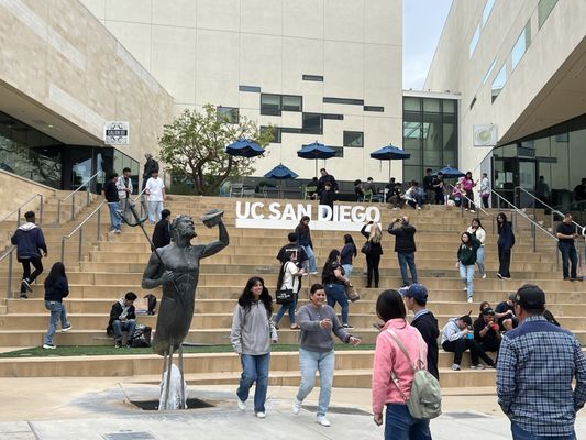 UCSD BOOKSTORE - Updated May 2024 - 61 Photos & 54 Reviews - 9500 ...