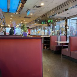 LINDENHURST DINER - Updated October 2025 - 249 Photos & 305 Reviews ...