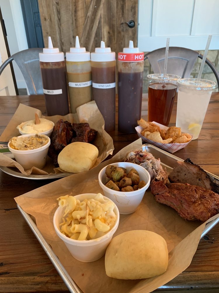 THE SMOKIN PIG - Updated September 2024 - 37 Photos & 68 Reviews - 1696 ...