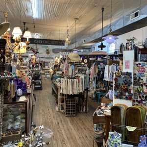 DAVIS COUNTRY STORE - Updated June 2025 - 20 Photos - 635 East Commerce ...