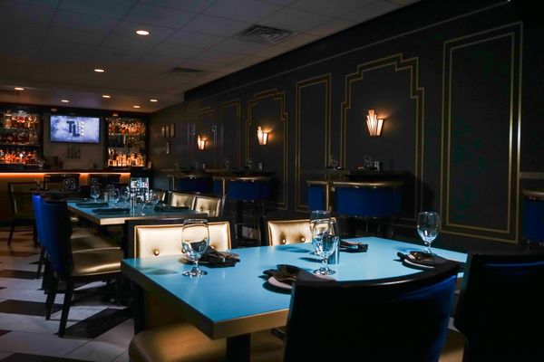 SNITCHES - Updated December 2025 - 56 Photos & 51 Reviews - 555 Lower ...