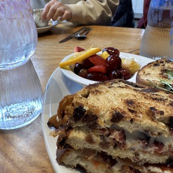 THE BRAEBURN - Updated May 2024 - 290 Photos & 348 Reviews - 197 2nd St ...