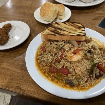 LES SISTERS SOUTHERN KITCHEN & BBQ - Updated August 2024 - 161 Photos ...