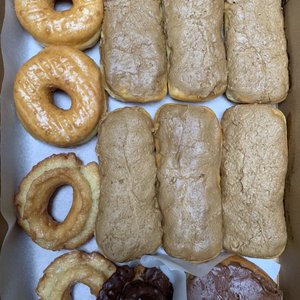 CHUCK’S DONUT SHOP - 328 Photos & 525 Reviews - 5335 NE 4th St, Renton ...