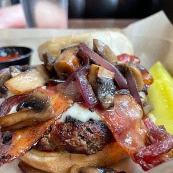 THE RED BLAZER RESTAURANT & PUB - Updated May 2024 - 159 Photos & 276 ...