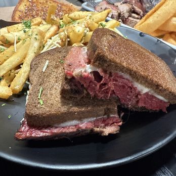 EMPIRE ARMADILLO BBQ & DELI - Updated December 2025 - 86 Photos & 60 ...