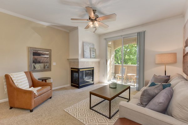 EMERALD POINTE APARTMENTS - Updated December 2025 - 28 Photos & 16 ...