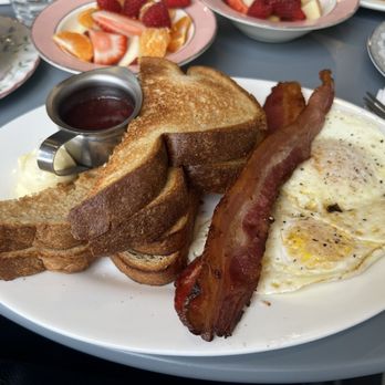 LUCILLE - Updated September 2025 - 357 Photos & 285 Reviews - 1218 H St ...