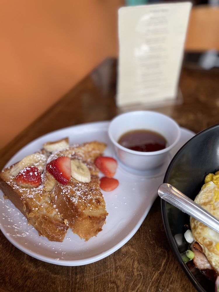 TWO CHICKS CAFÉ - CBD - 541 Photos & 493 Reviews - 920 Gravier St, New ...