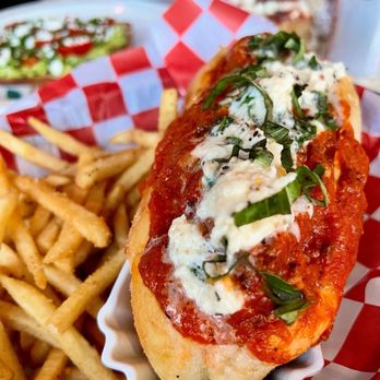 CHOWDERHEAD - Updated October 2025 - 110 Photos & 124 Reviews - 825 N ...