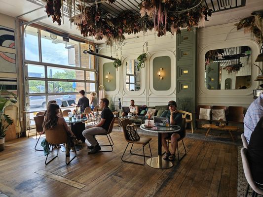 HELLO DARLING - Updated December 2025 - 195 Photos & 100 Reviews - 1610 ...