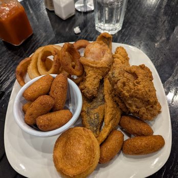 MR CHARLES CHICKEN AND FISH UPTOWN - Updated January 2026 - 92 Photos ...