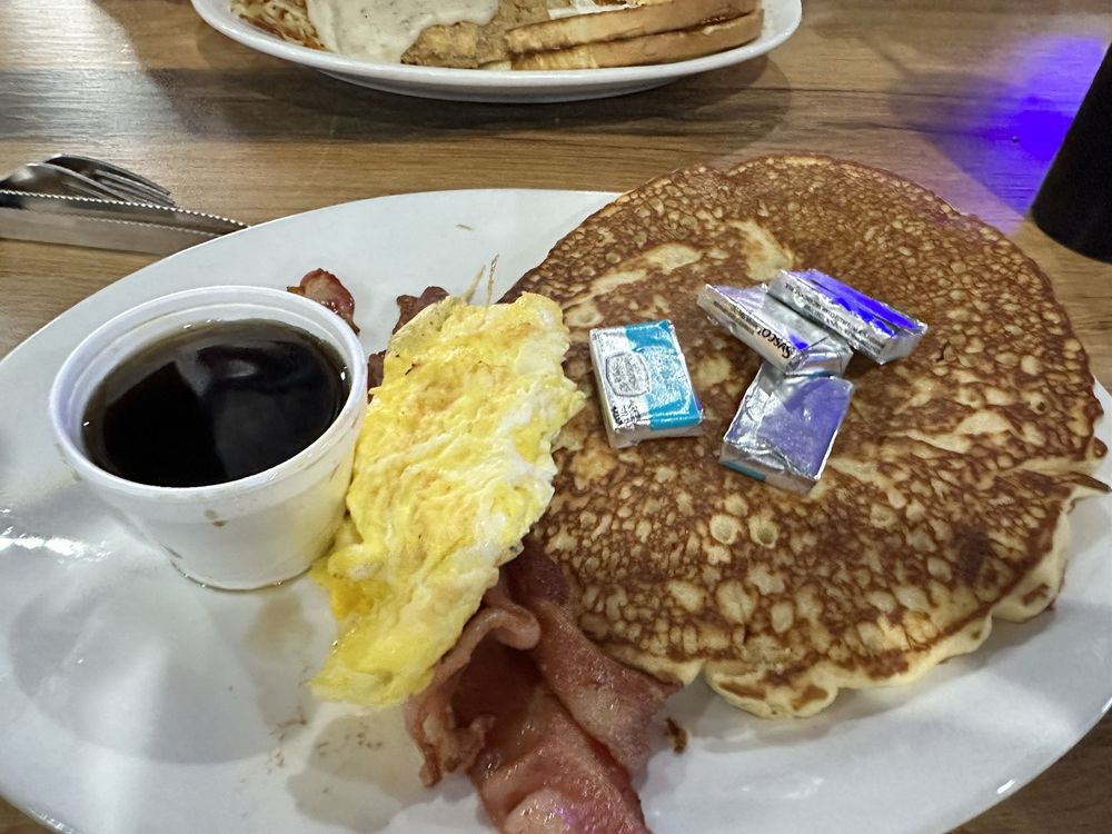 REDZ BAR & GRILL - Updated December 2025 - 13 Photos - 1333 Ctr Ave ...