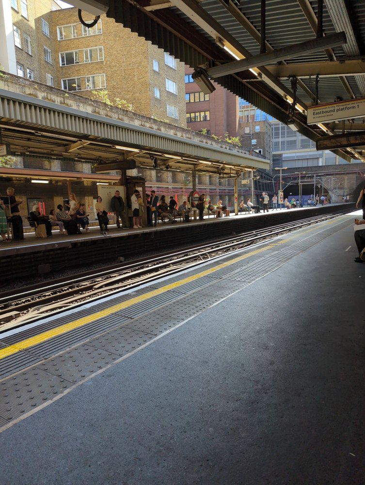BARBICAN TUBE STATION - Updated November 2024 - 22 Photos - Aldersgate ...