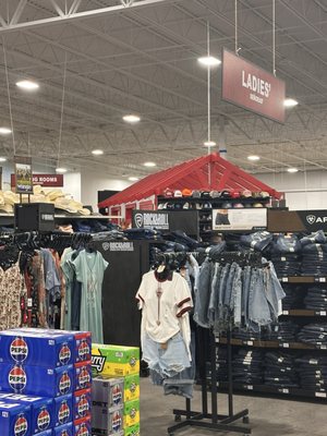 ATWOODS RANCH & HOME - Updated January 2026 - 12 Photos - 1670 Shedeck ...