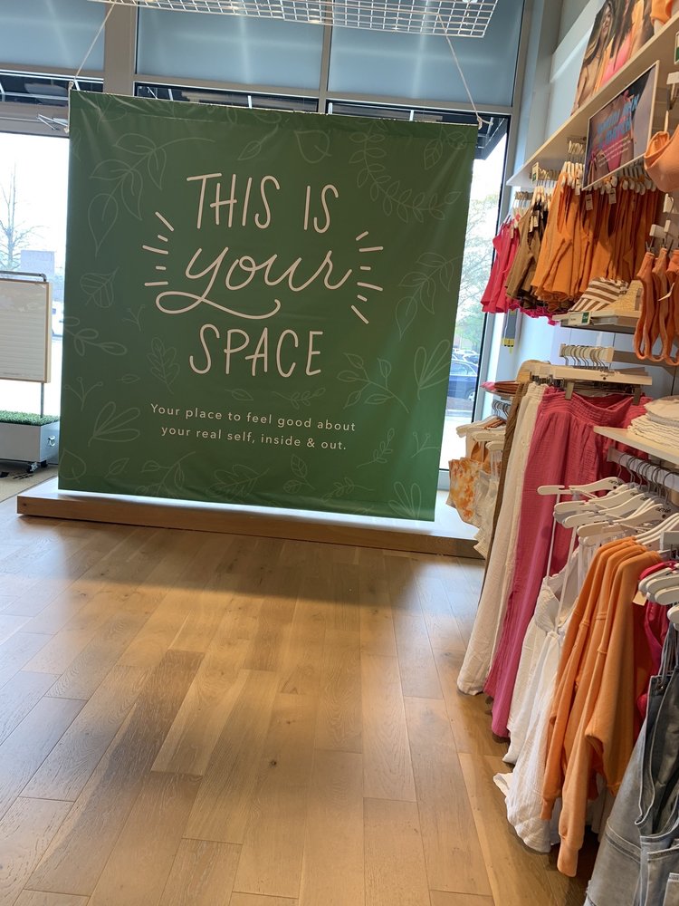 AMERICAN EAGLE & AERIE STORE - Updated July 2024 - 429 Crossroads Blvd ...