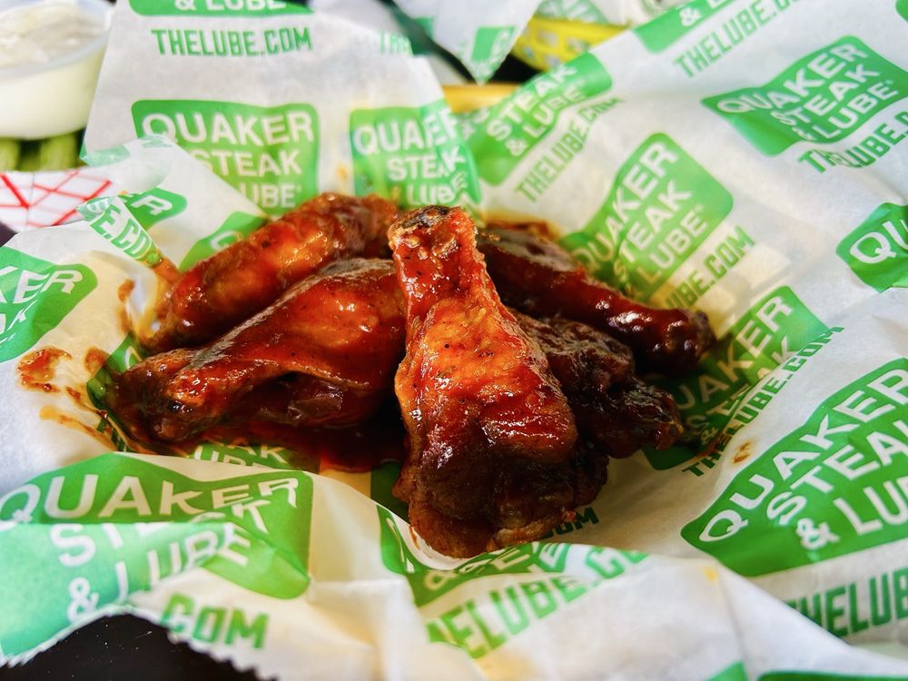 QUAKER STEAK & LUBE - Updated January 2026 - 366 Photos & 268 Reviews ...
