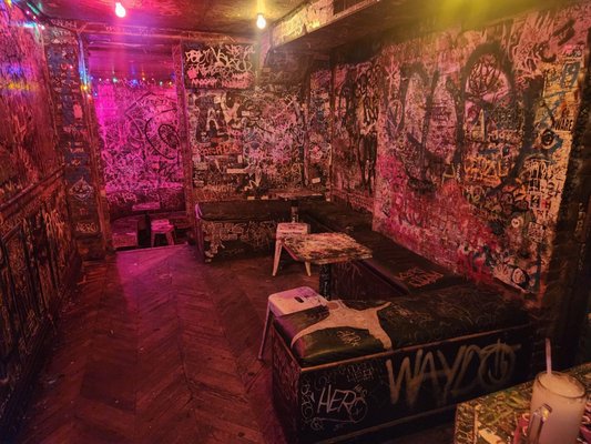 CLOCKWORK BAR - Updated October 2024 - 85 Photos & 97 Reviews - 21 ...