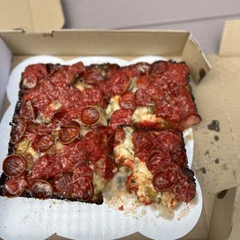 IZZY’S PIZZA BUS - Updated January 2026 - 249 Photos & 125 Reviews ...