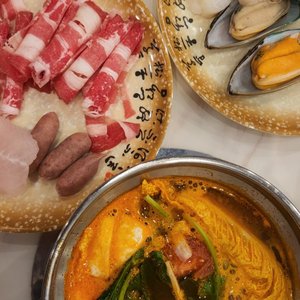 U & ME REVOLVING HOT POT - 760 Photos & 366 Reviews - 12384 S Apopka ...