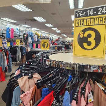 JOYCE LESLIE - Updated January 2026 - 15 Photos - 1518 Benning Rd NE ...