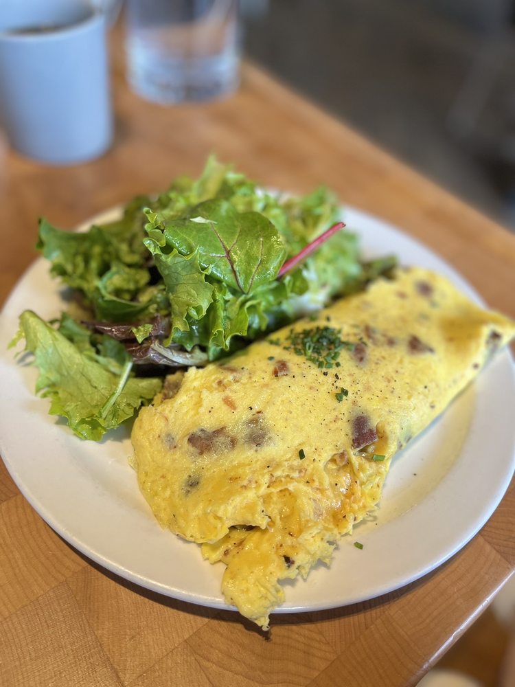 COMMONWEALTH CAFE - Updated April 2024 - 767 Photos & 599 Reviews - 300 ...