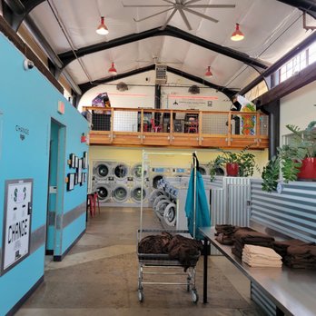 Spin laundry store