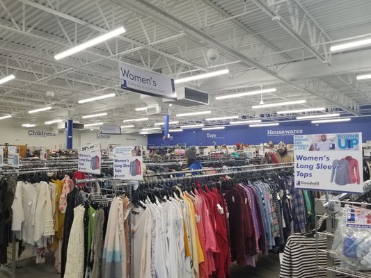 GOODWILL - Updated January 2026 - 26 Photos & 11 Reviews - 444 Quaker ...