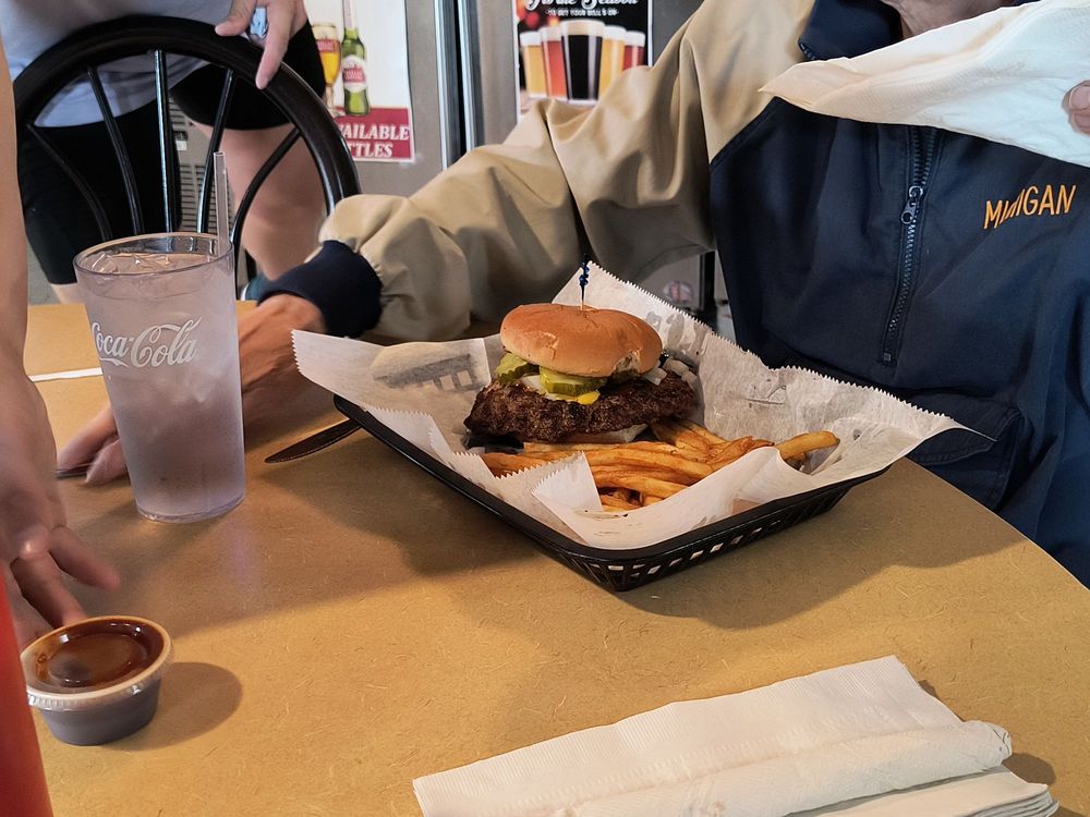 WAYLAND HOTEL & BAR - Updated November 2025 - 30 Photos & 39 Reviews ...