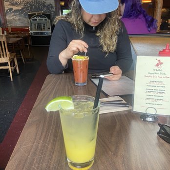 LINDA’S TAVERN - Updated September 2024 - 213 Photos & 648 Reviews ...