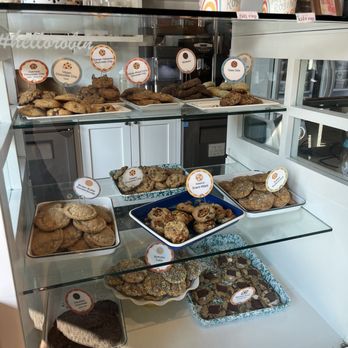 HELLO ROBIN - Updated April 2025 - 1181 Photos & 848 Reviews - 522 19th ...