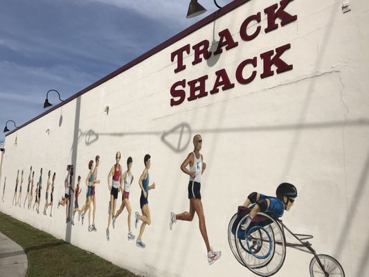 TRACK SHACK - 39 Photos & 143 Reviews - Sporting Goods - 1104 N Mills ...